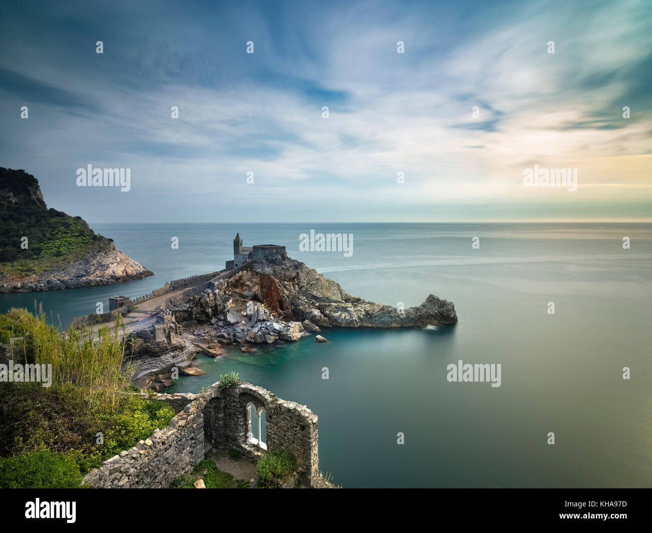 Mediterranean Sea, Cinque Terre, cliffs, mountains, Tuscan coast ...