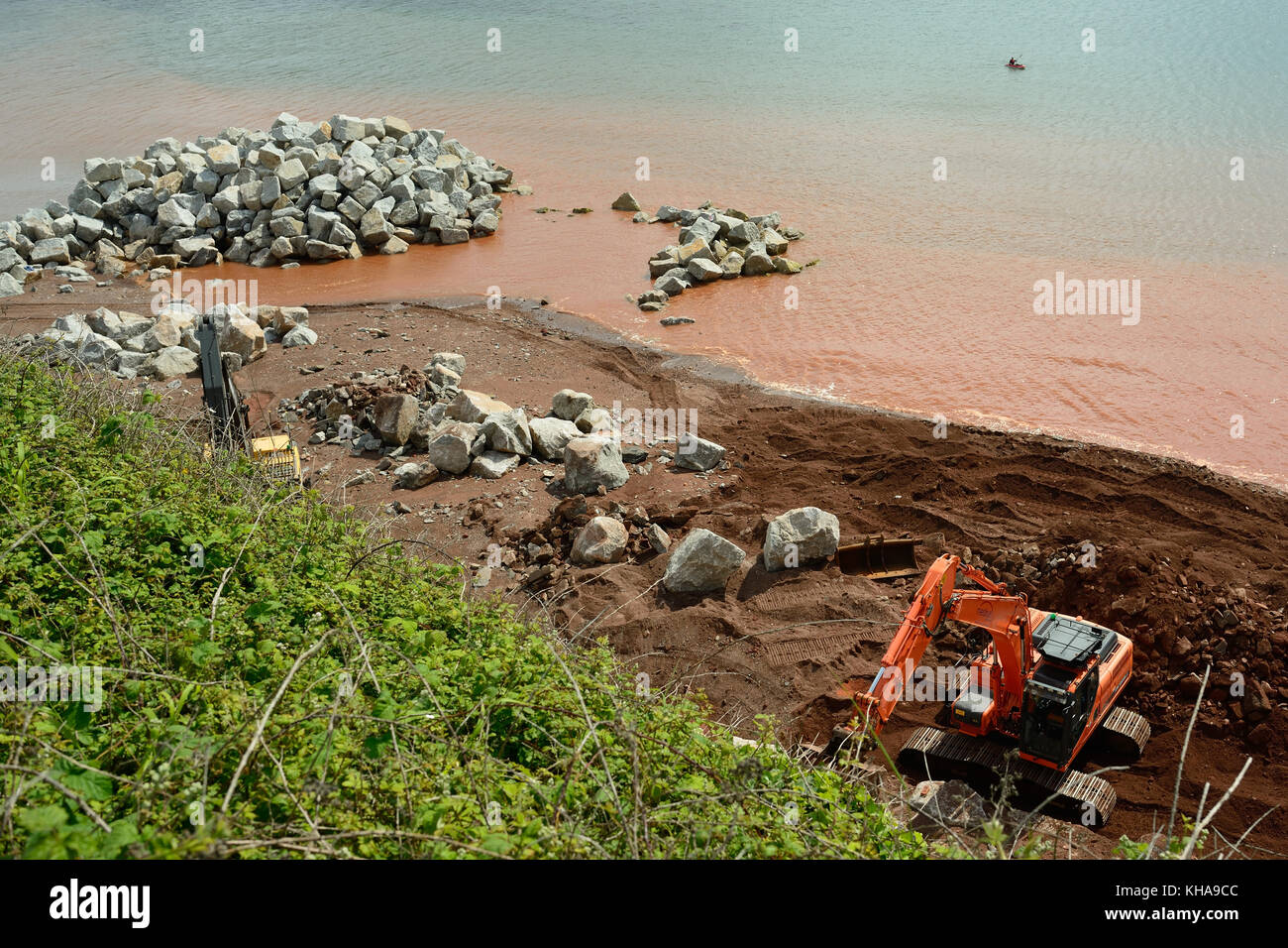 Rock boulder barrier hi-res stock photography and images - Alamy
