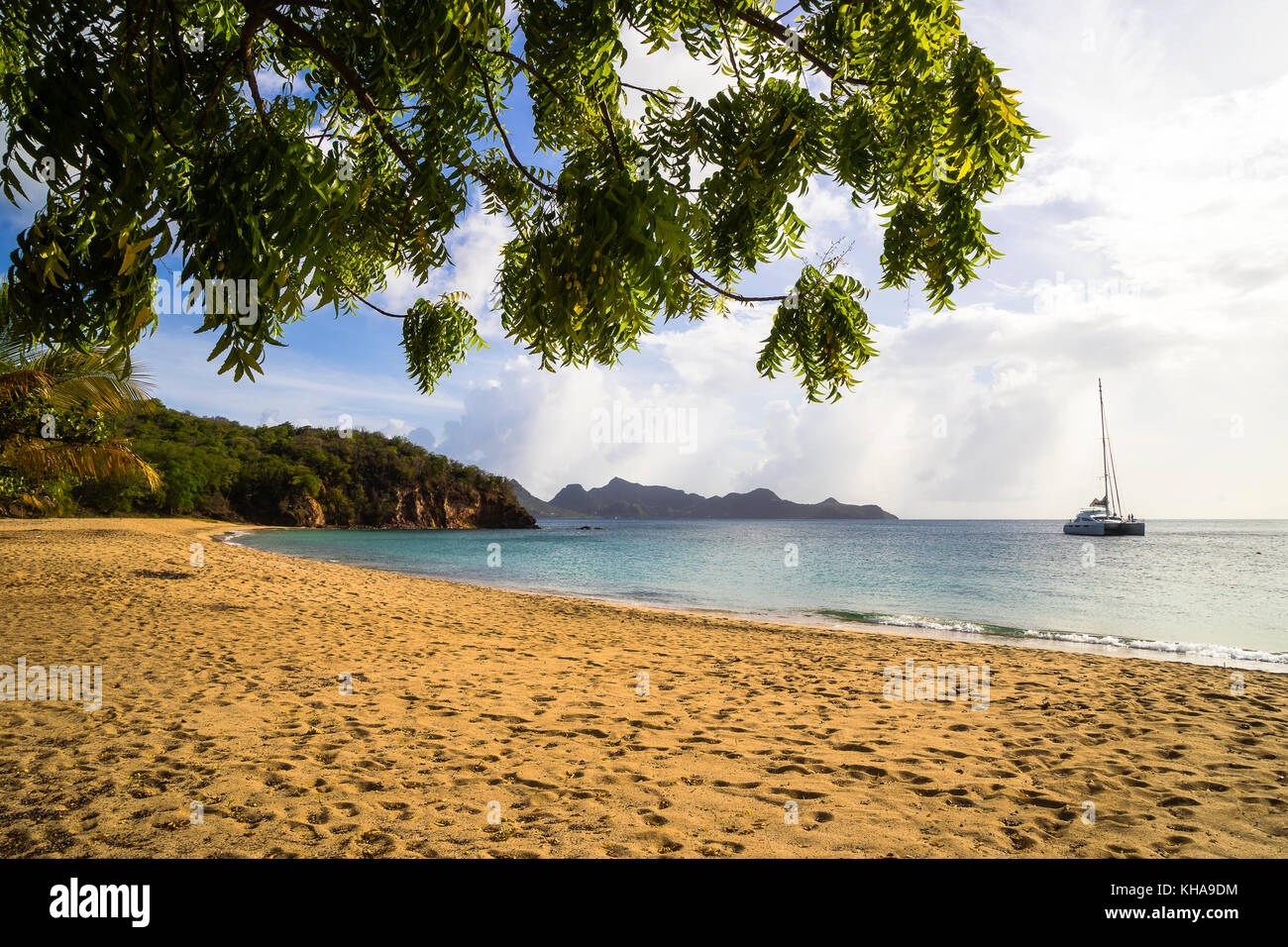 Sailing boat at the mooring, Saline Bay's beach, Mayreau, Saint-Vincent ...