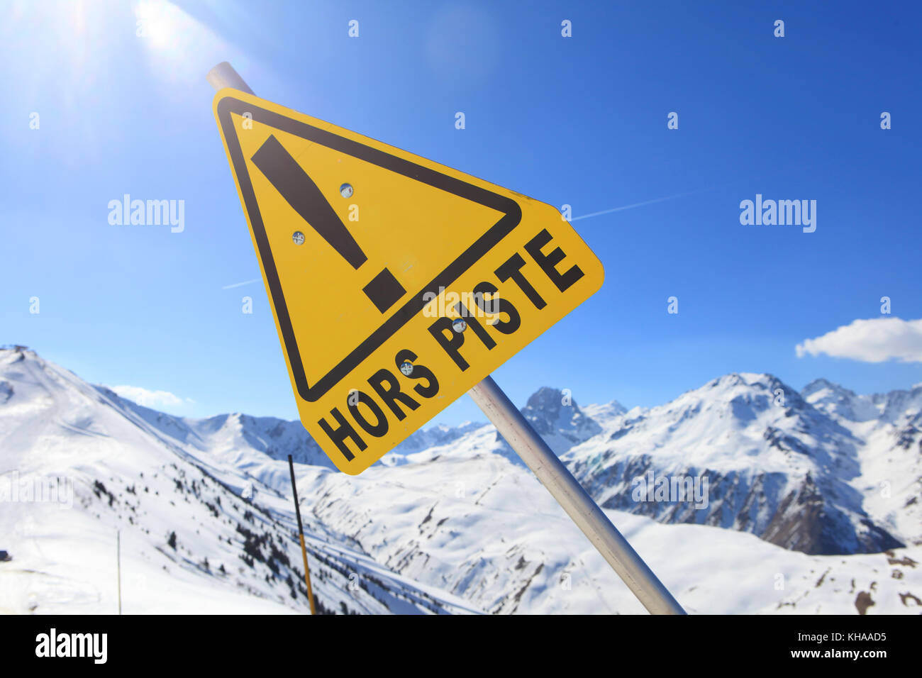 Blue ski slope sign hi-res stock photography and images - Alamy