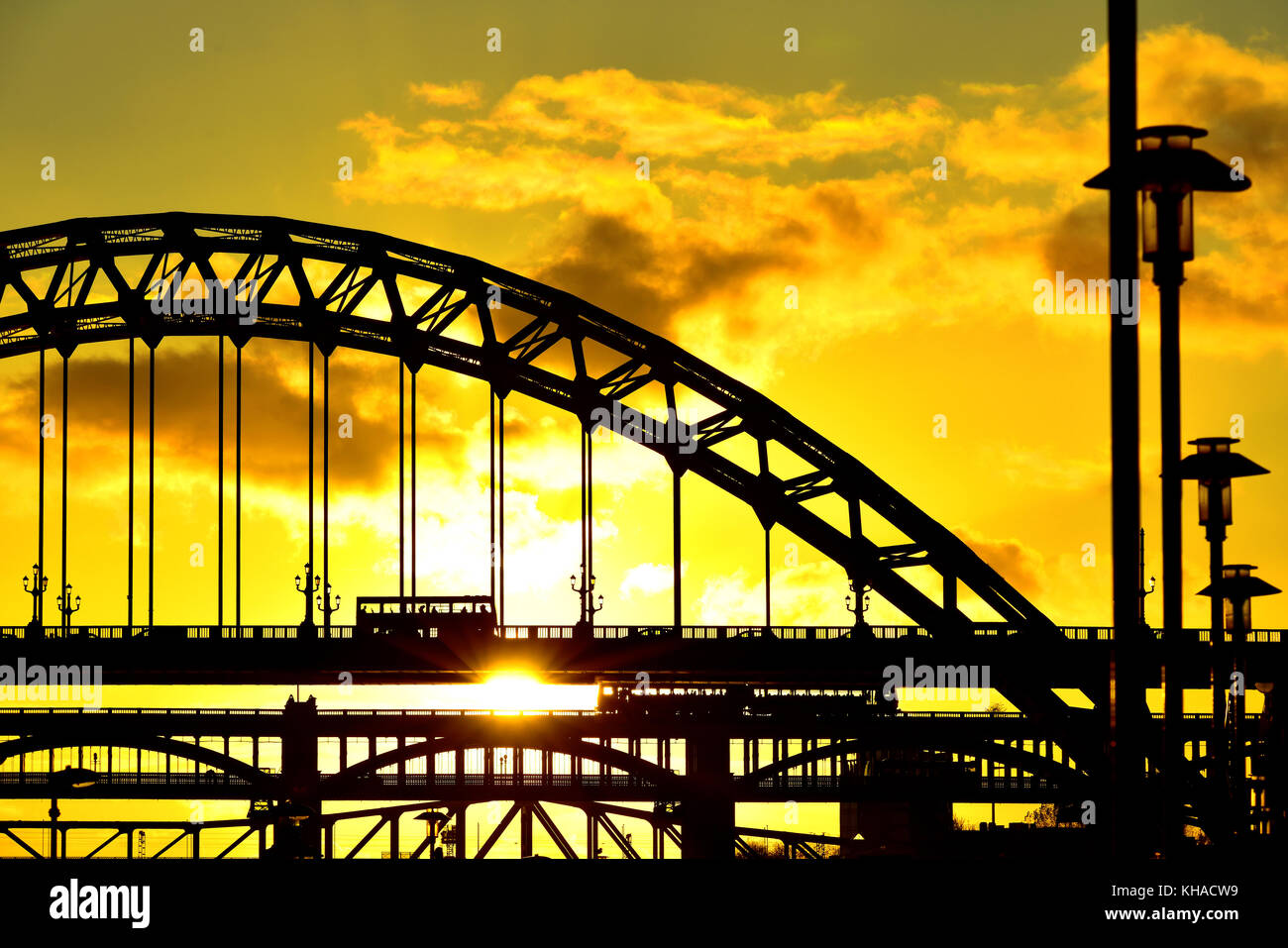 Silhouette of tyne bridge hi-res stock photography and images - Alamy