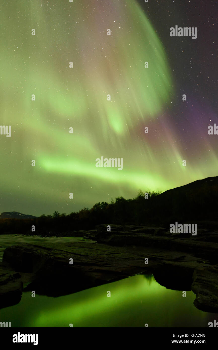 Northern lights over the river Aisko in Abisko National Park, Sweden ...