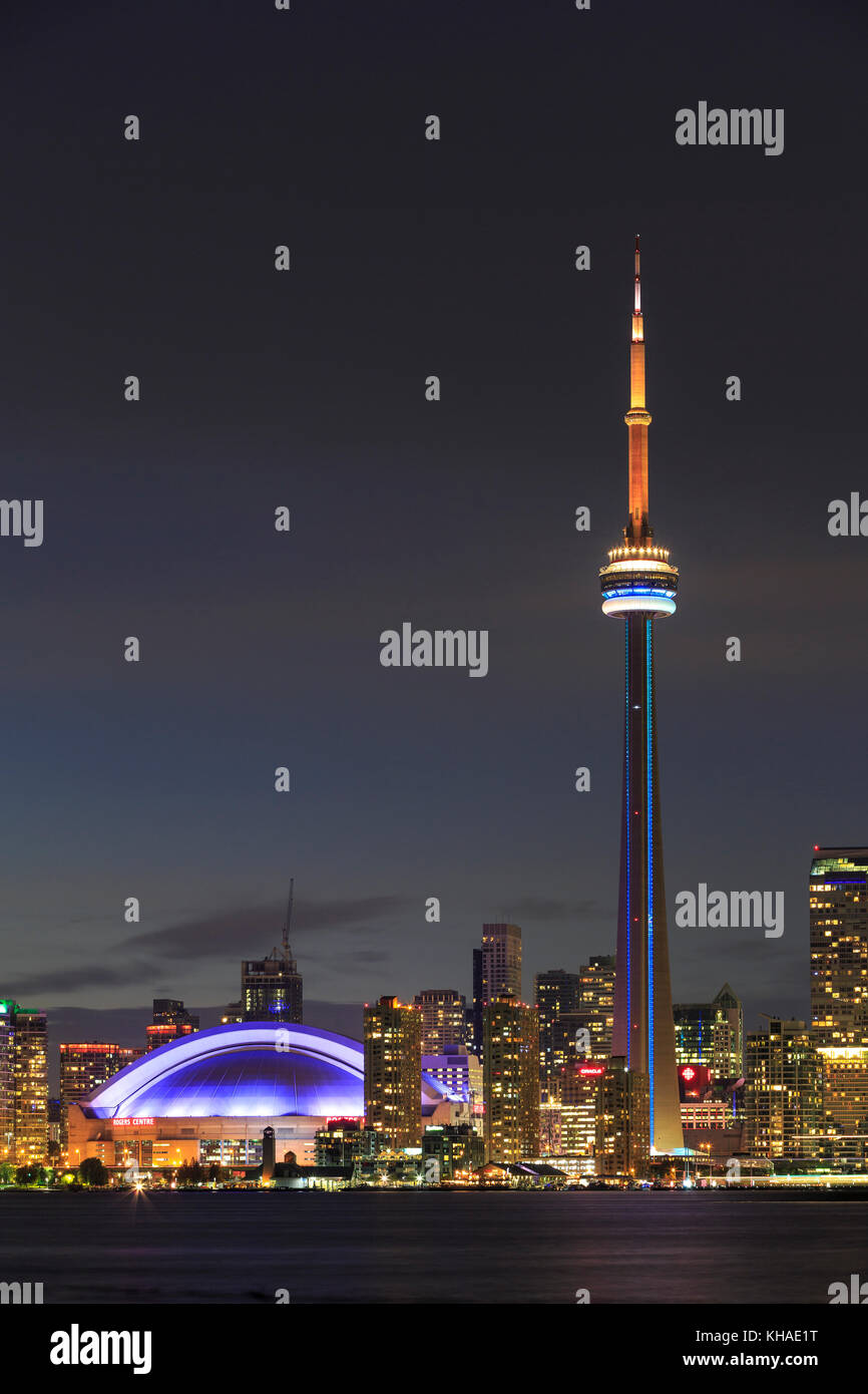 Skyline at night, Lake Ontario, CN Tower, Toronto, Ontario, Canada ...