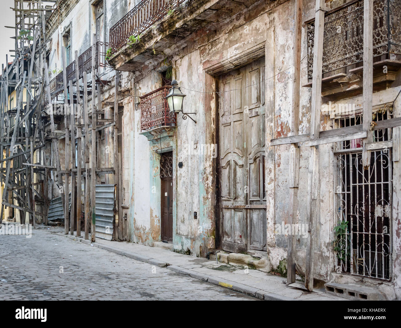 Worn out buildings hi-res stock photography and images - Alamy