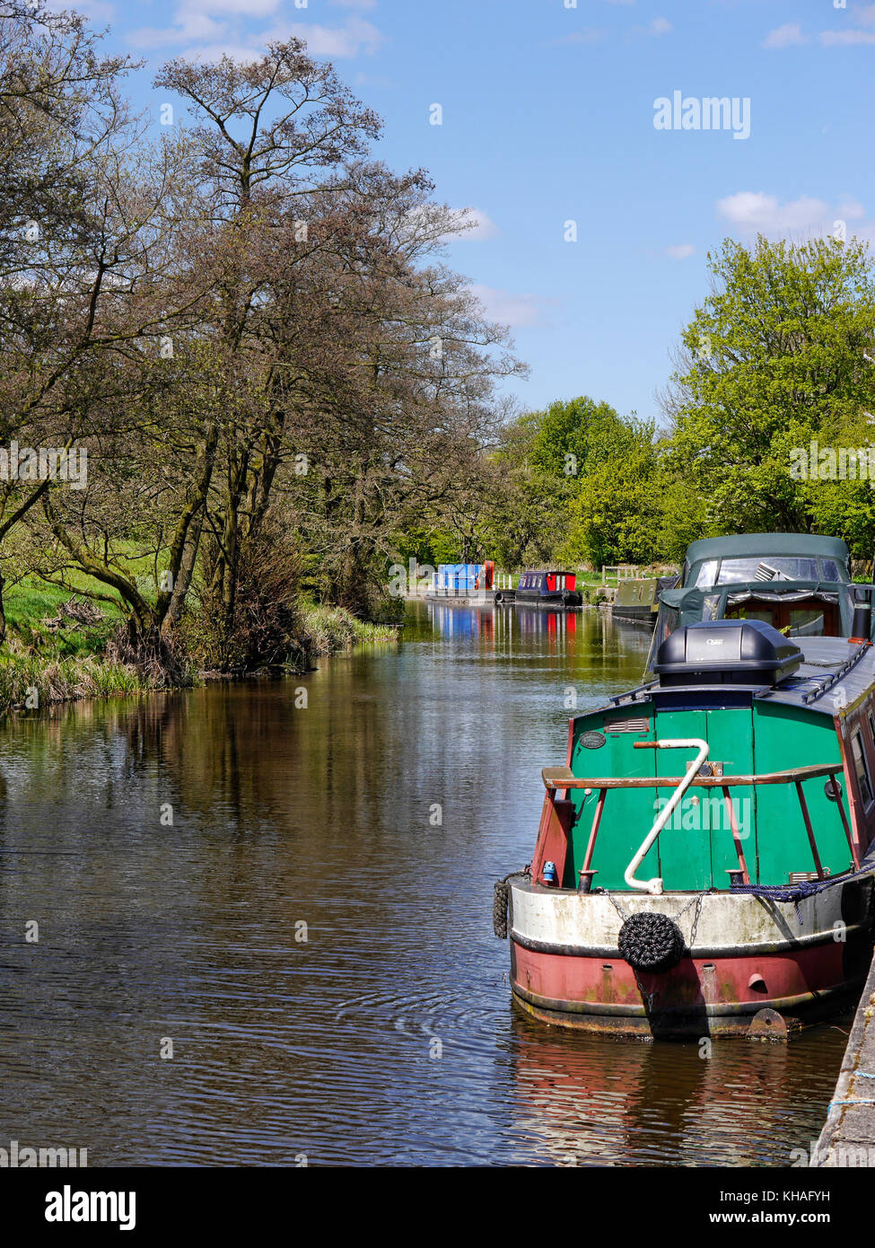 The Leeds Liverpool Canal at Barnoldswick in Lancashire England Stock ...