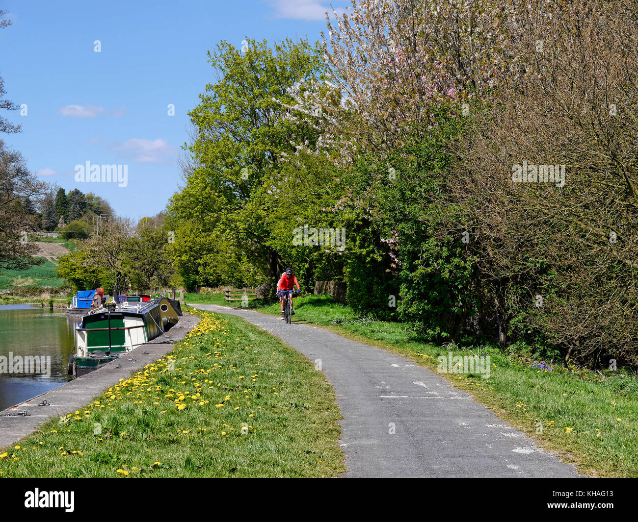 The Leeds Liverpool Canal at Barnoldswick in Lancashire England Stock ...