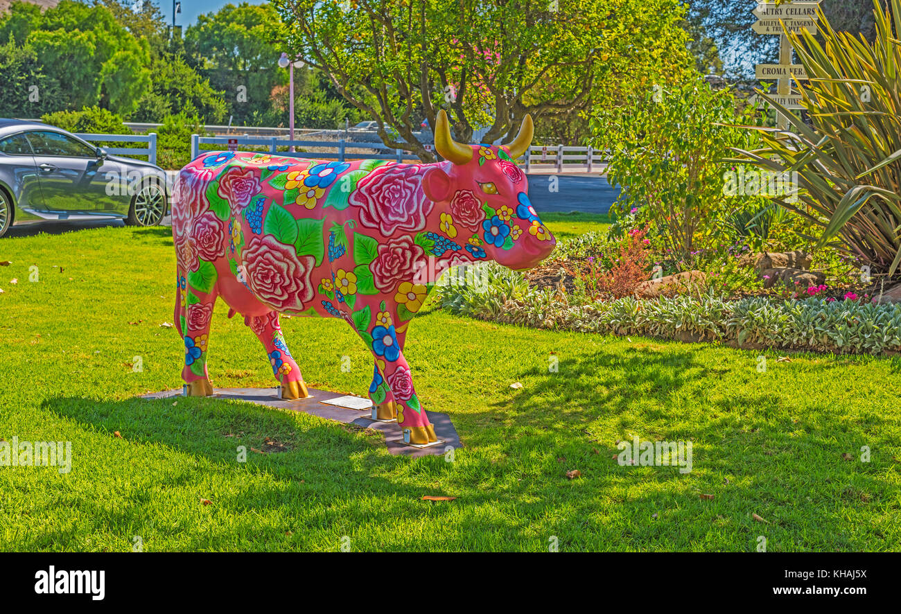 Stock photo pink cow with roses hi-res stock photography and images - Alamy