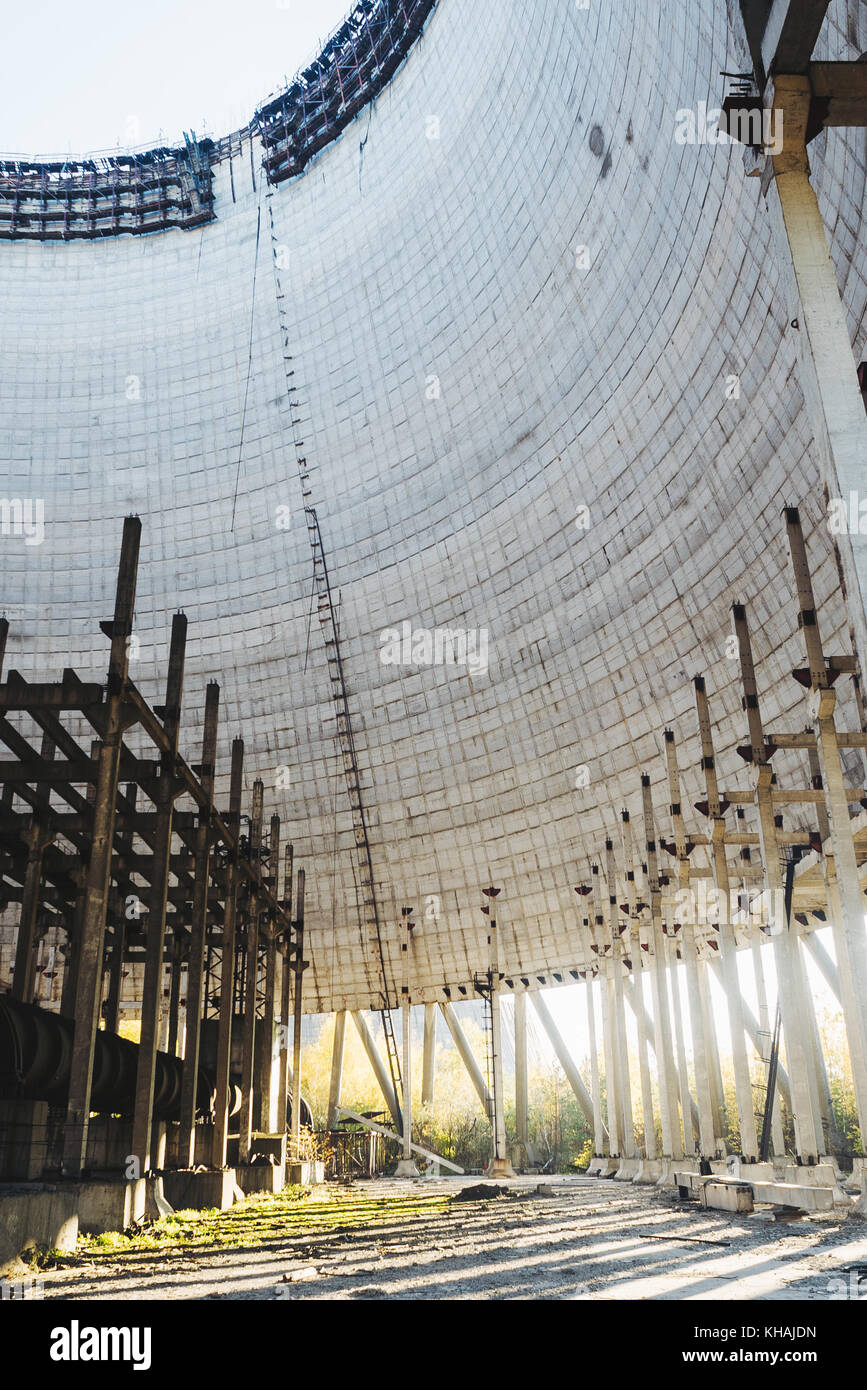 Exploring the inside of an abandoned hyperboloid nuclear cooling tower ...