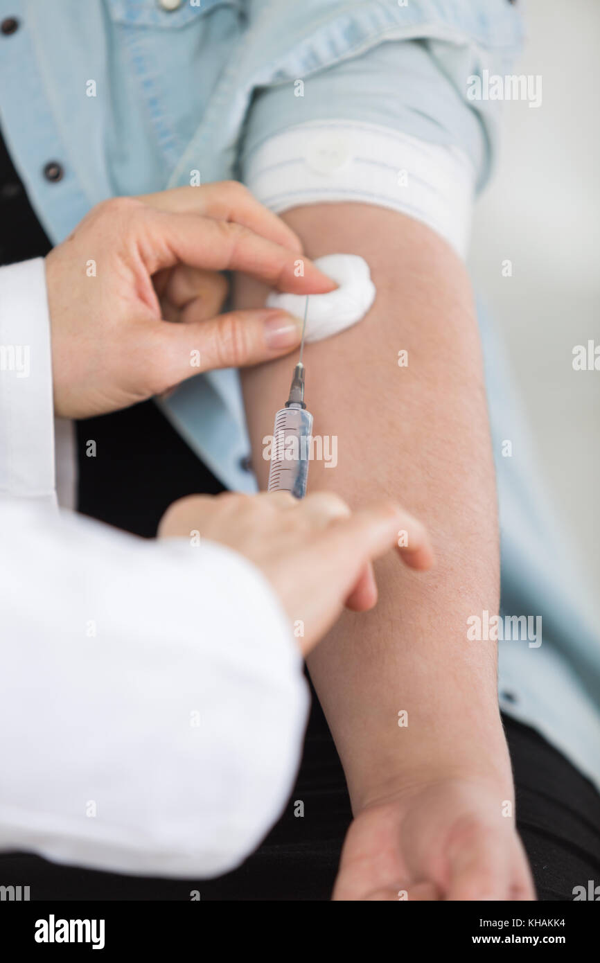 doctor injecting diabetic patient Stock Photo - Alamy