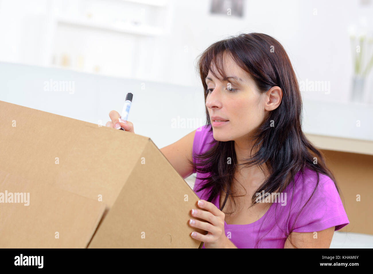 woman writing on the box Stock Photo - Alamy