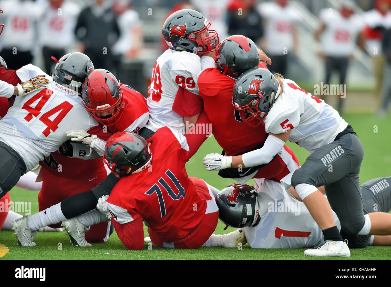 Defensive backs hi-res stock photography and images - Alamy