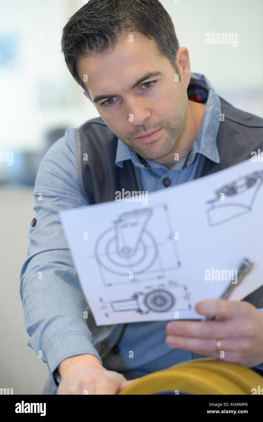 man reading instruction for large wheel Stock Photo - Alamy