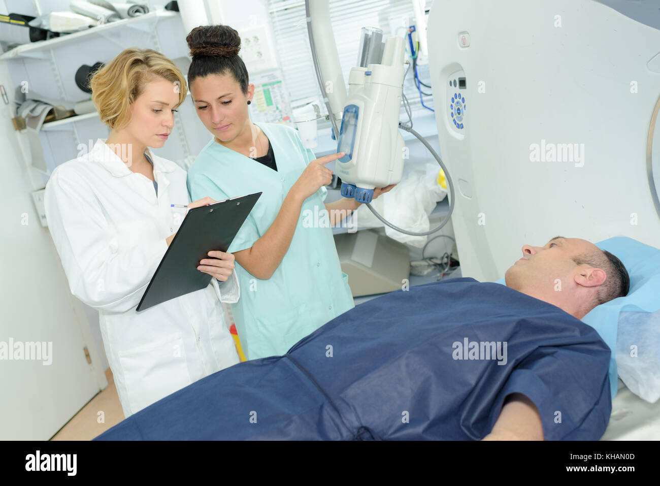 Nurses discussing patient's notes Stock Photo - Alamy