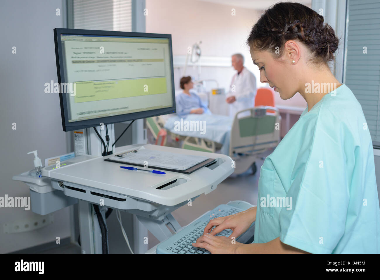 Patient files computer hi-res stock photography and images - Alamy