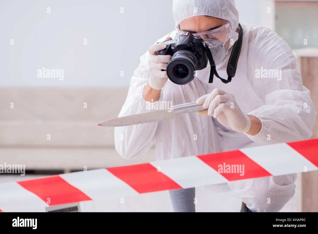 Forensic expert at crime scene doing investigation Stock Photo - Alamy