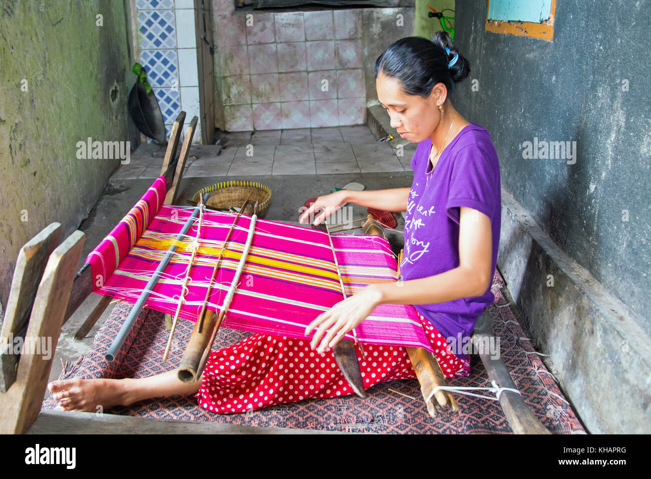 Lombok and weaving hi-res stock photography and images - Alamy