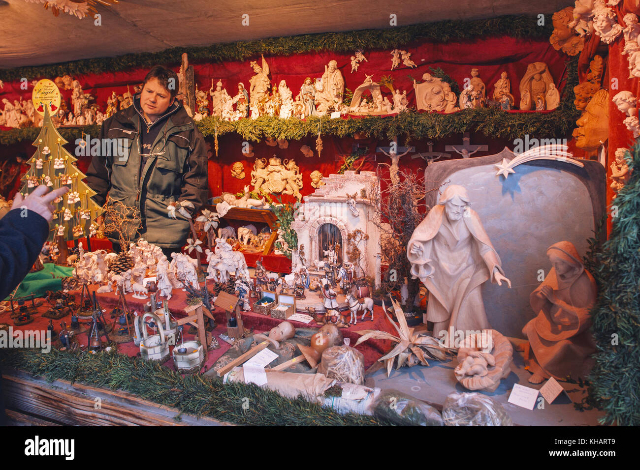 Christmas fair in the Marienplatz in Munich, Germany Stock Photo - Alamy