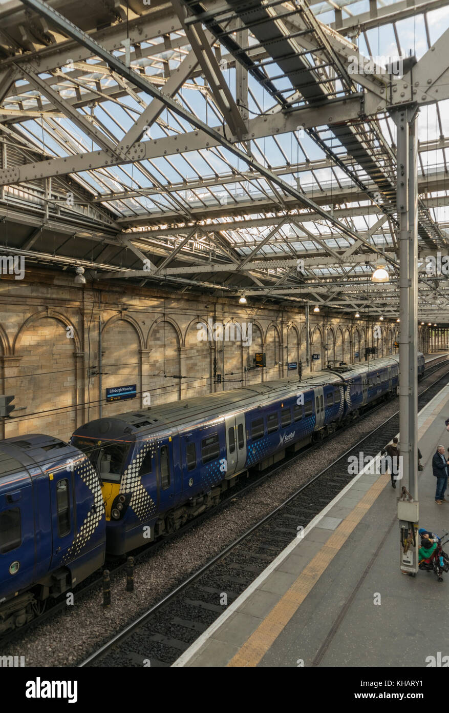 Scotland railways train stations hi-res stock photography and images ...