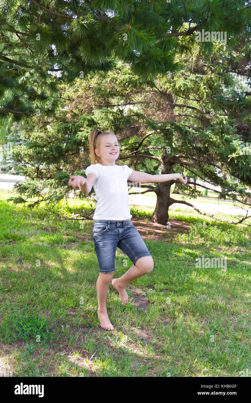 Girl one leg jumping hi-res stock photography and images - Alamy
