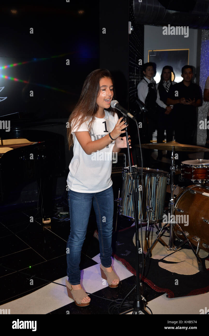 MIAMI, FL - SEPTEMBER 20: Phil Collins and Orianne Collins attend ...