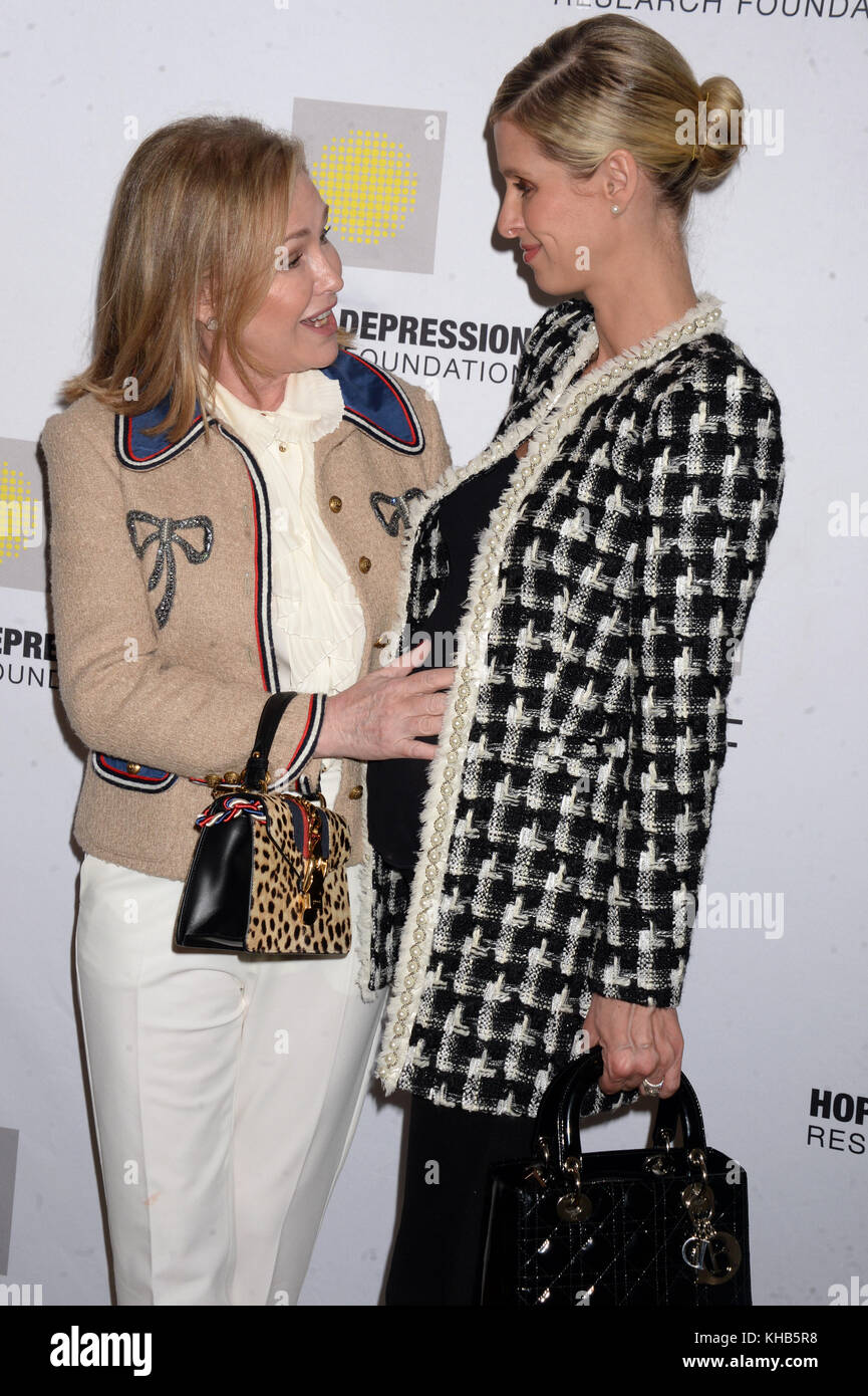 NEW YORK, NY - NOVEMBER 08: Kathy Hilton, Ashley Judd and Audrey Gruss ...