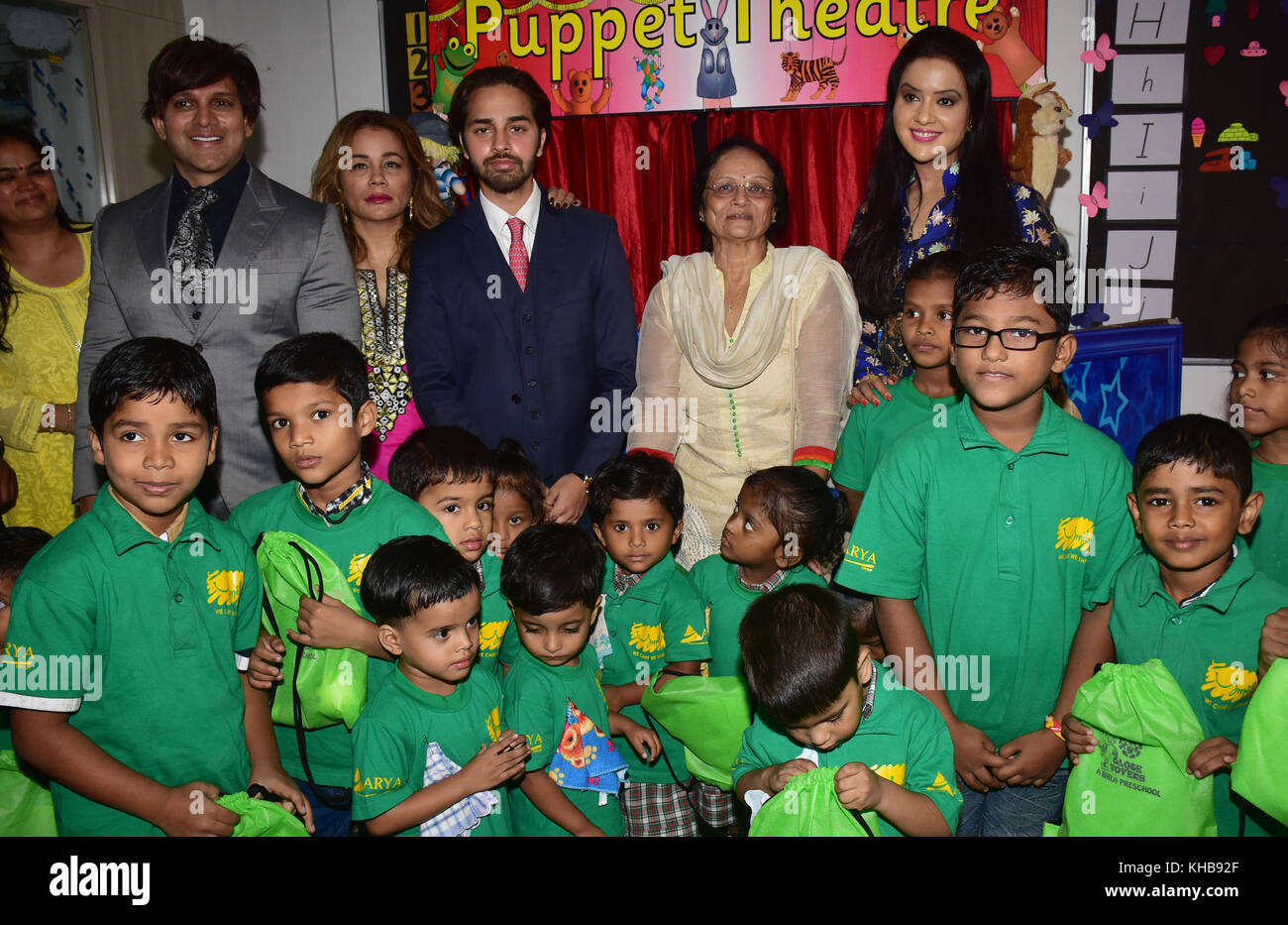 Mumbai, India. 14 Nov, 2017. Nirvaan Birla and Smt. Amruta Fadnavis ...