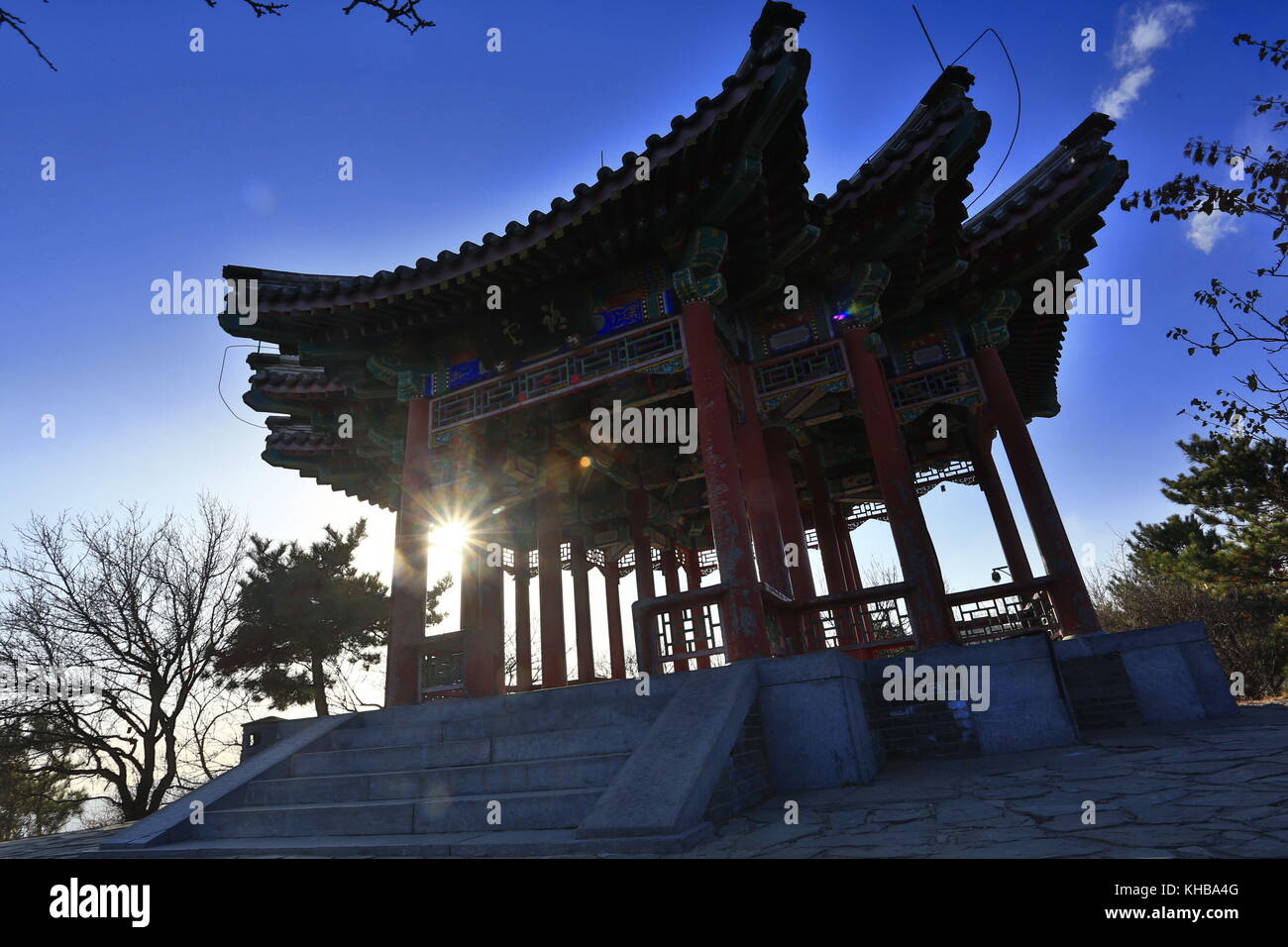 Fragrant hills park beijing autumn hi-res stock photography and images ...