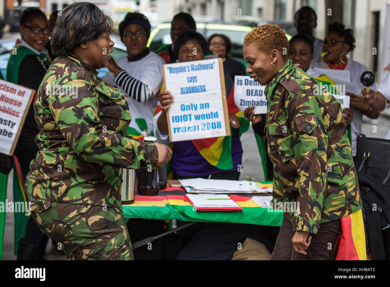 Zimbabwe president in uk hi-res stock photography and images - Alamy