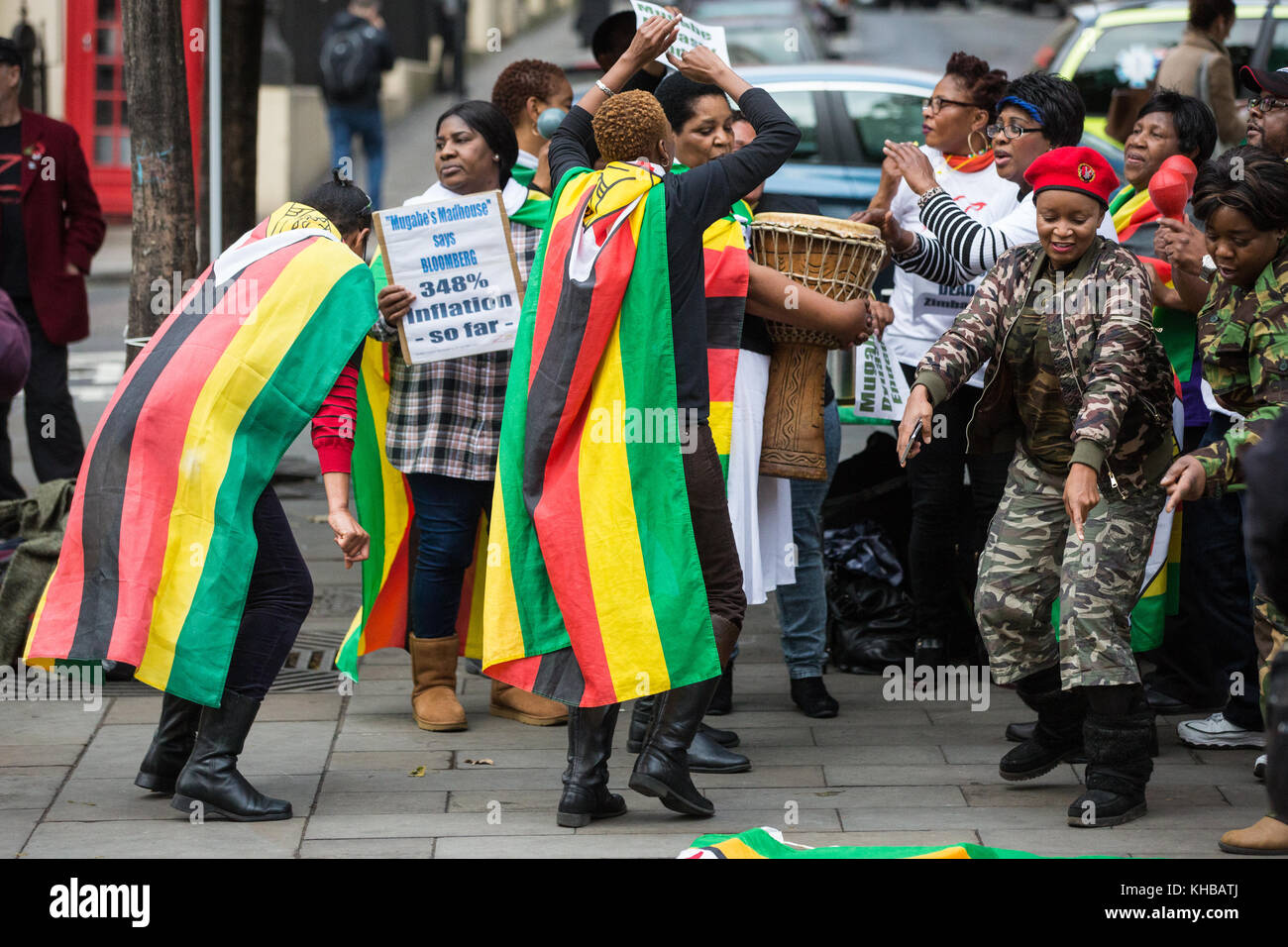 London, UK. 15th Nov, 2017. The Zimbabwean community celebrates outside ...