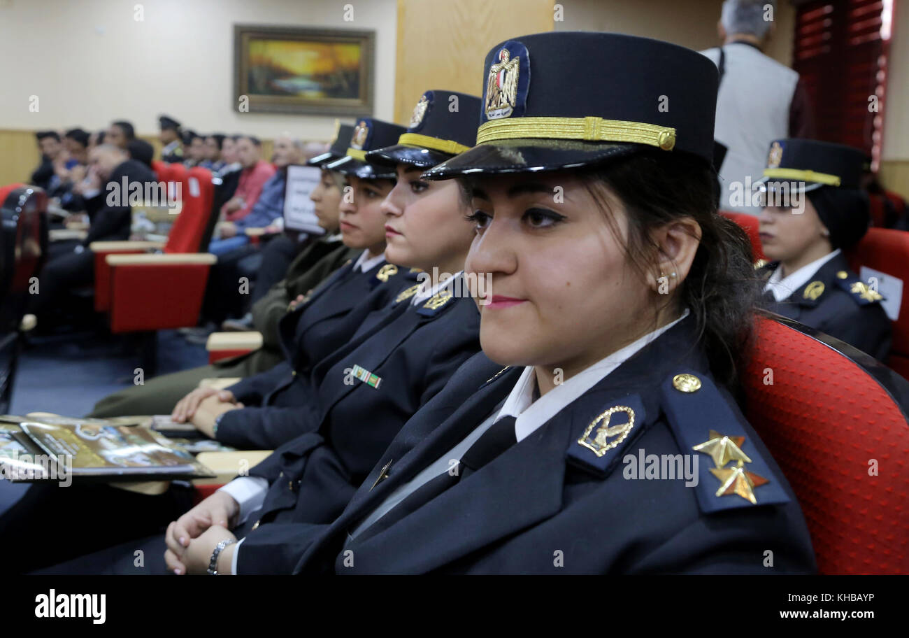 Cairo, Egypt. 15th Nov, 2017. Egyptian policewomen attend the ...