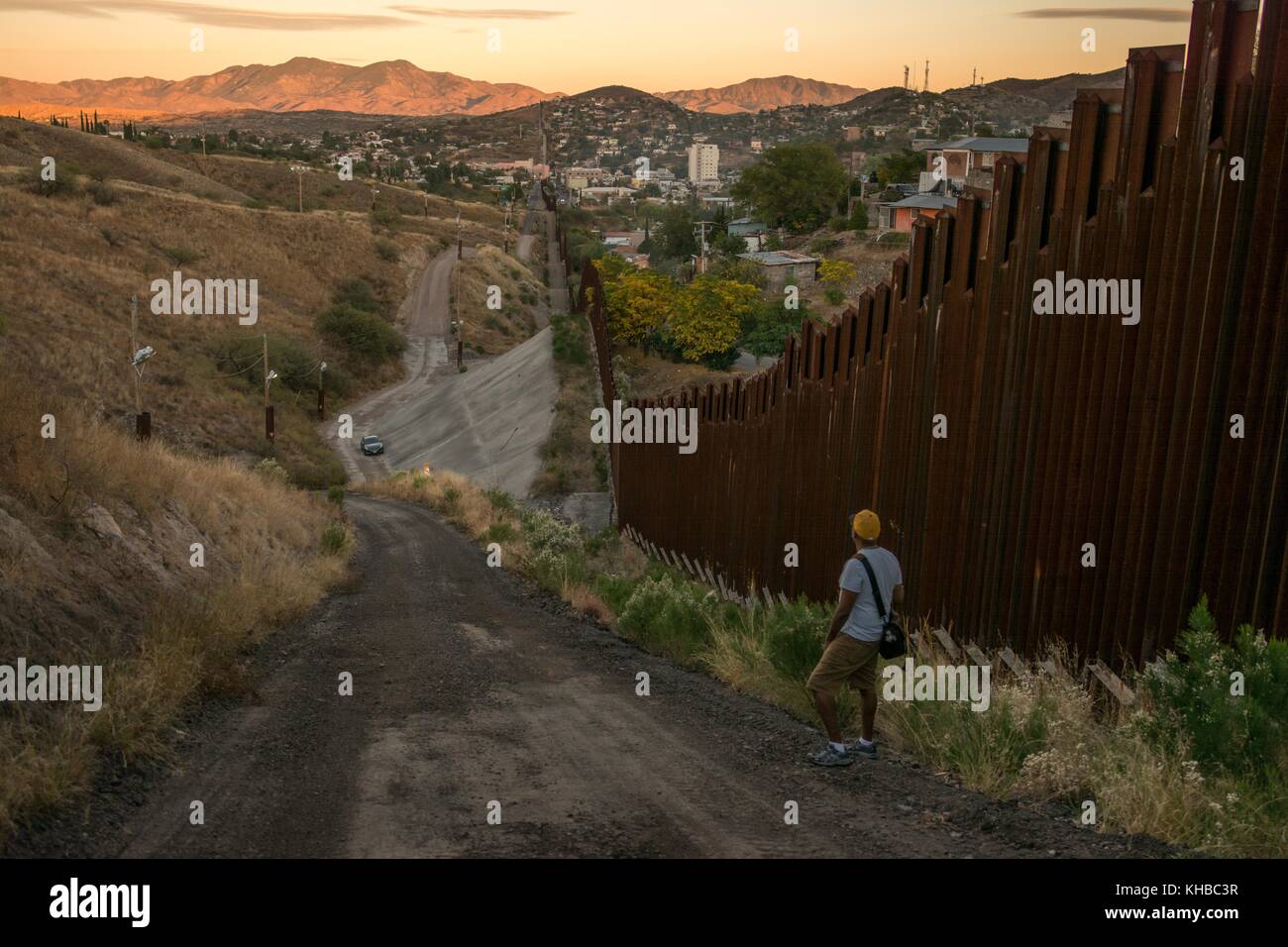 Arizona, USA. 14th Nov, 2017. The border wall at the US. 14th Nov, 2017 ...