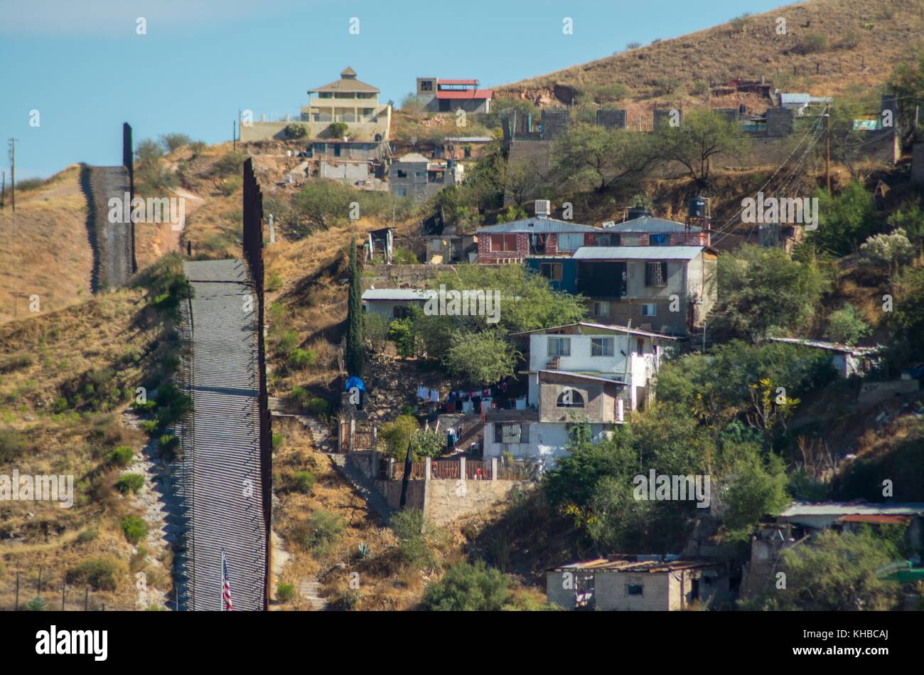 Nogales, Arizona, USA. 14th Nov, 2017. The border wall at the US ...