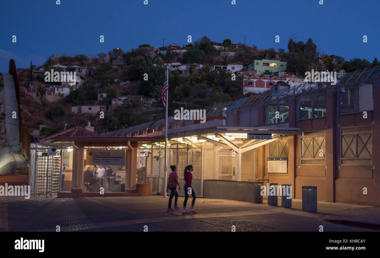Nogales, Arizona, USA. 14th Nov, 2017. Border Station at the US -Mexico ...