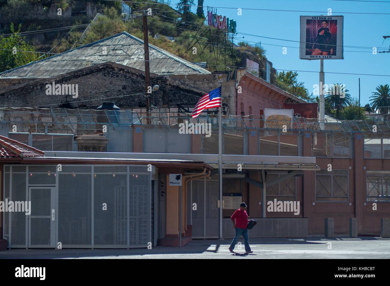 Nogales, Arizona, USA. 14th Nov, 2017. Border Station at the US -Mexico ...