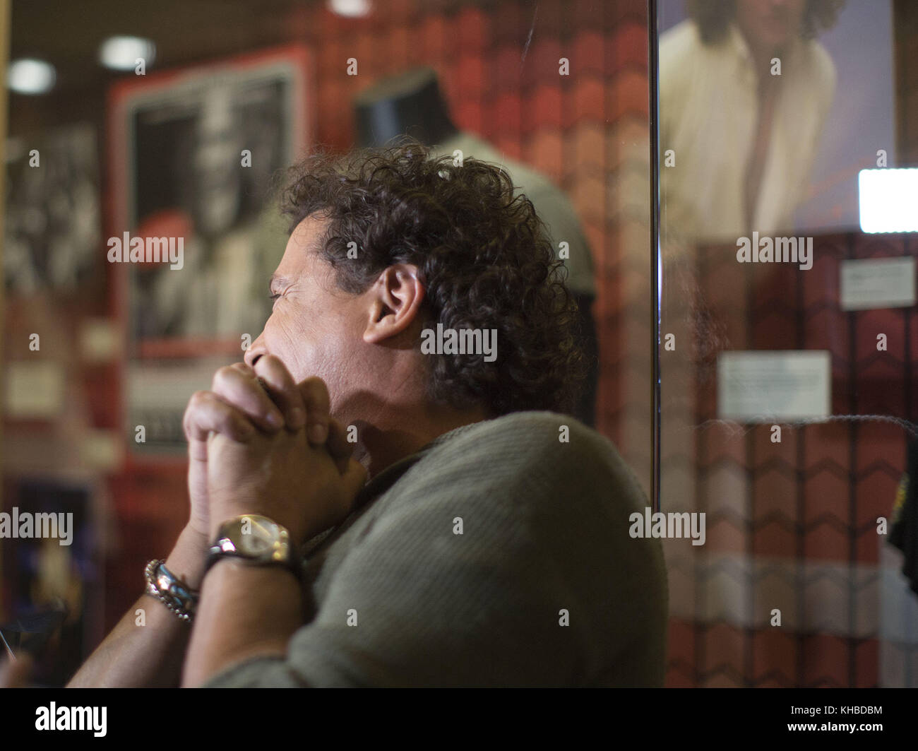 Los Angeles, CALIFORNIA, USA. 13th Nov, 2017. Colombian singer Carlos ...