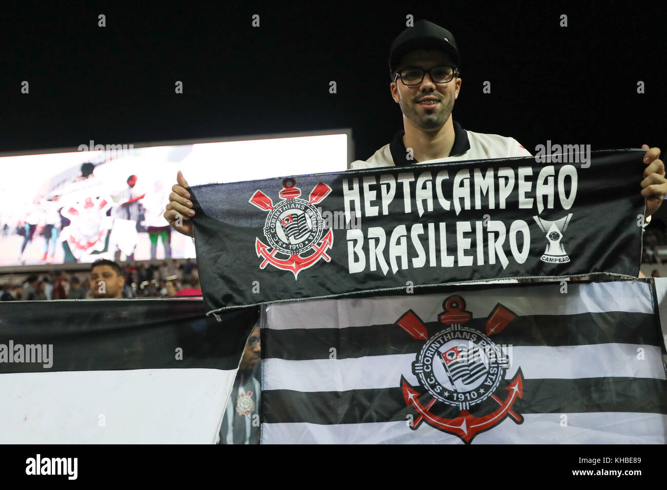 SÃO PAULO, SP - 15.11.2017: CORINTHIANS X FLUMINENSE - Fans before the ...