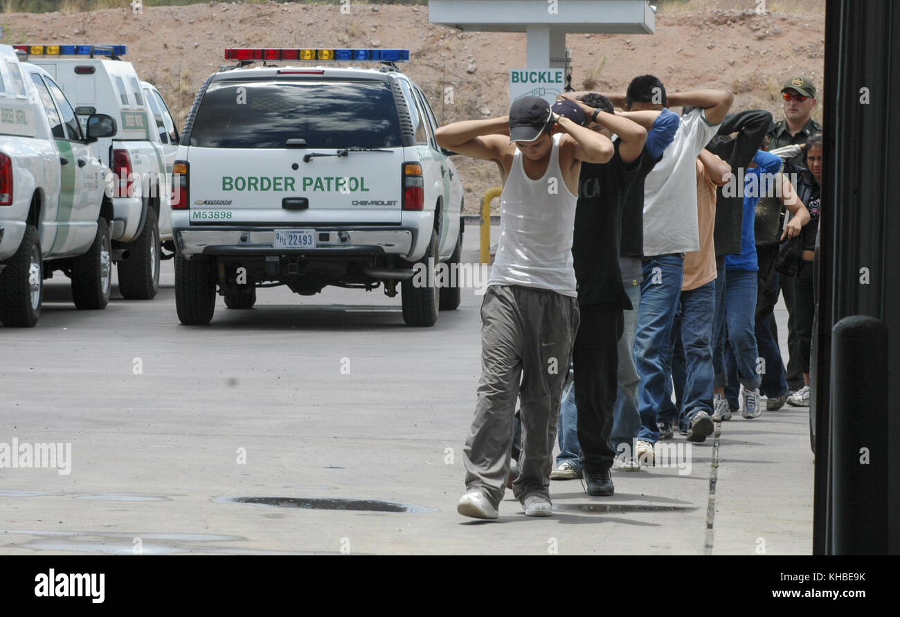 Nogales, Arizona, USA. 5th July, 2006. Undocumented immigrants picked ...