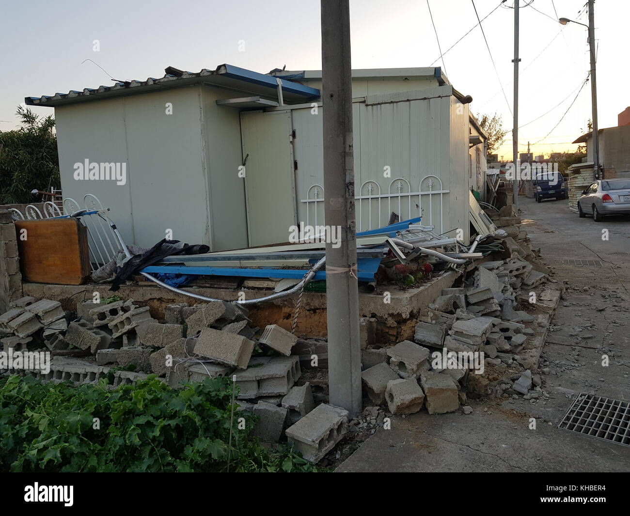 16th Nov, 2017. Fallen wall A wall of a house lies in ruins in Pohang ...
