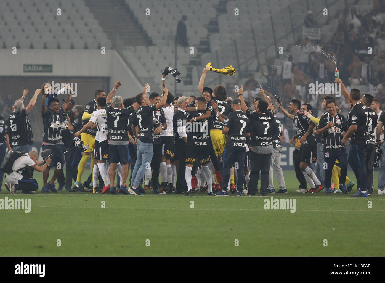 SÃO PAULO, SP - 15.11.2017: CORINTHIANS X FLUMINENSE - Players ...