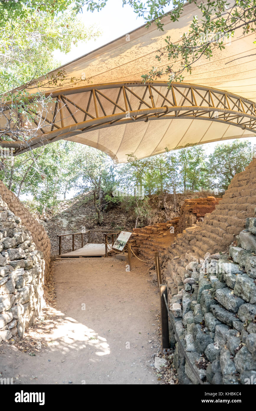 Ruins of ancient legendary city of Troy in Canakkale, Turkey Stock ...