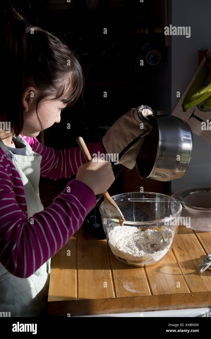 Baking female hi-res stock photography and images - Alamy