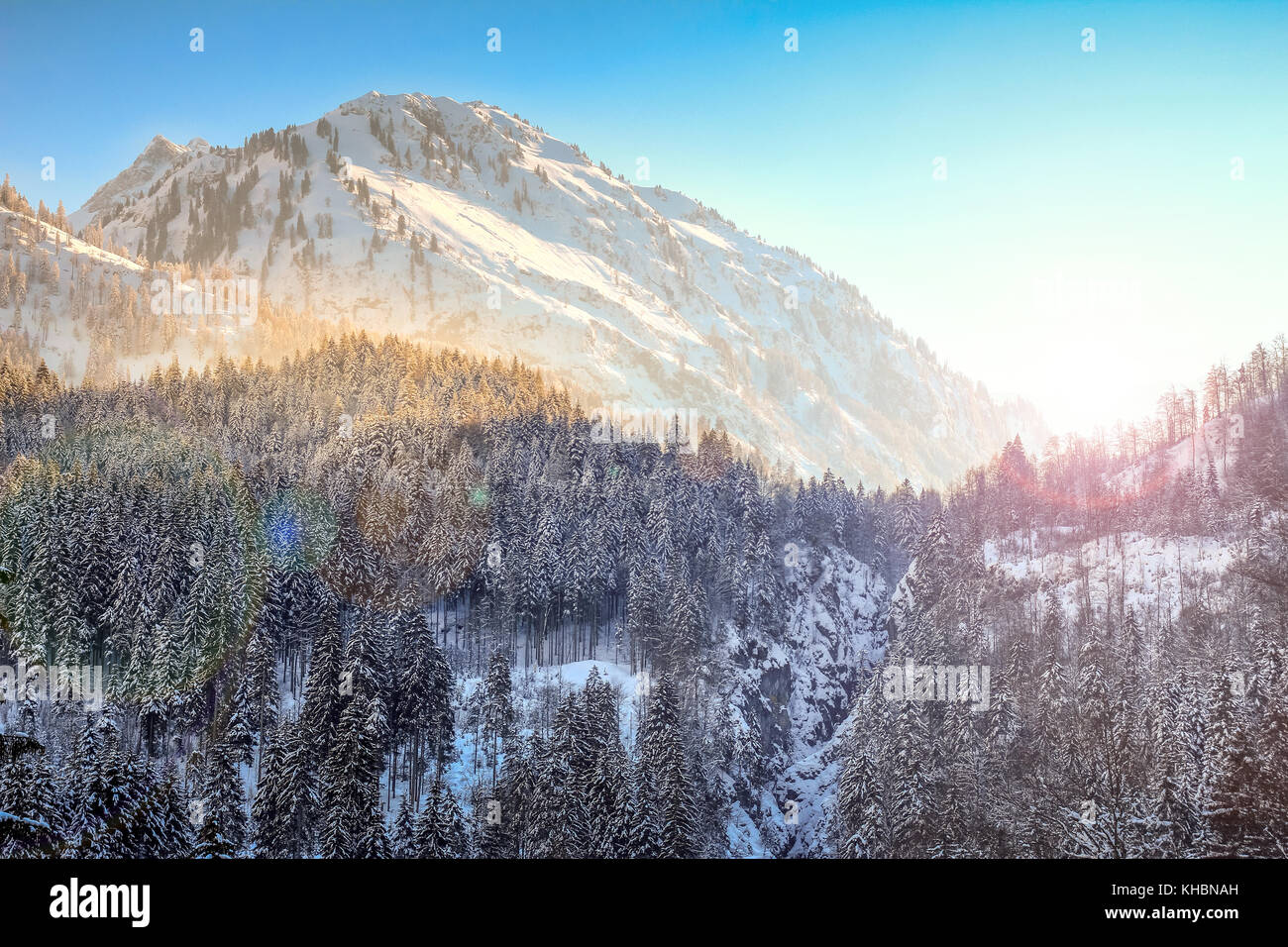 Colorful sunset in snowy winter mountains and woodland. Hintersteiner ...
