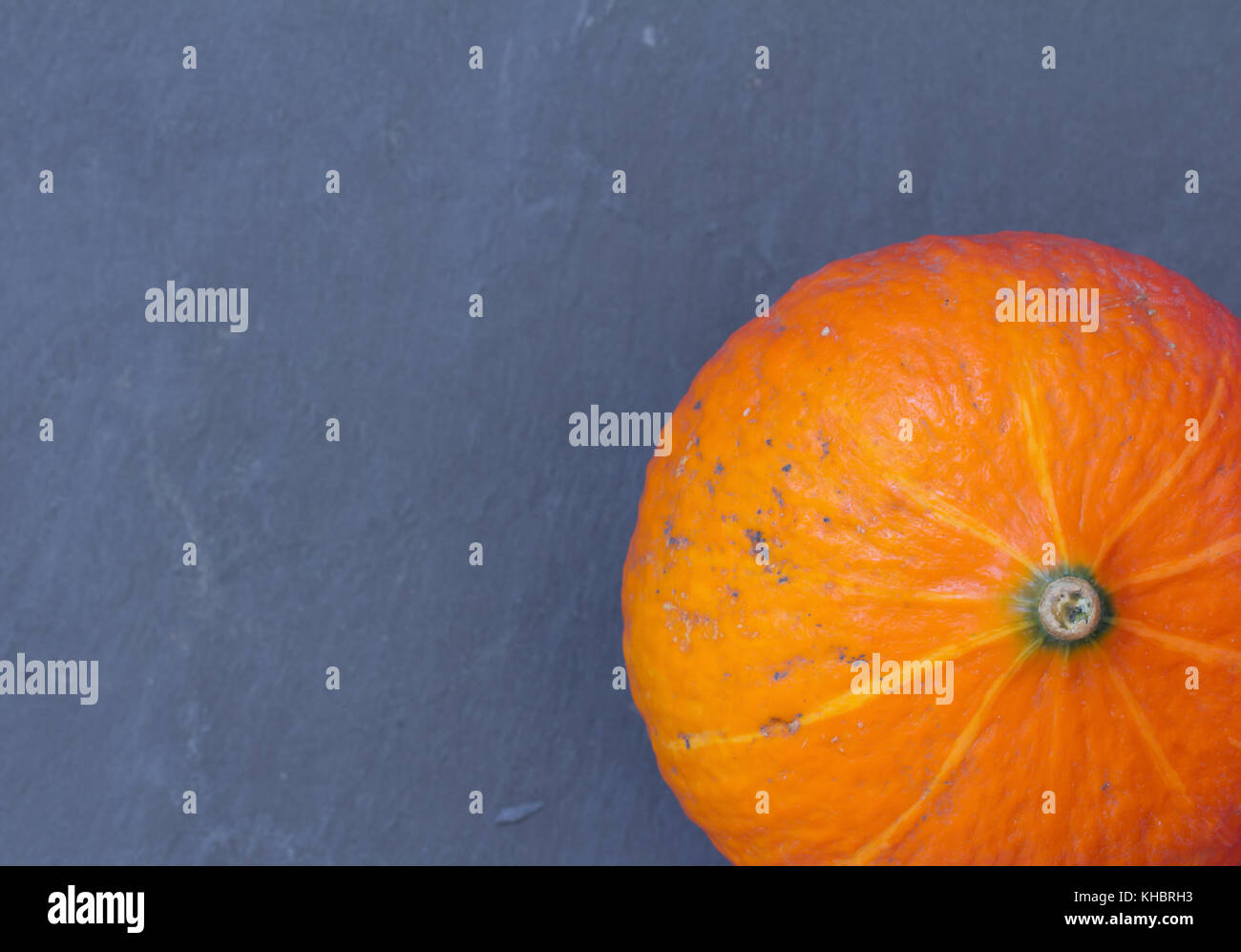 Pumpkins top view hi-res stock photography and images - Alamy