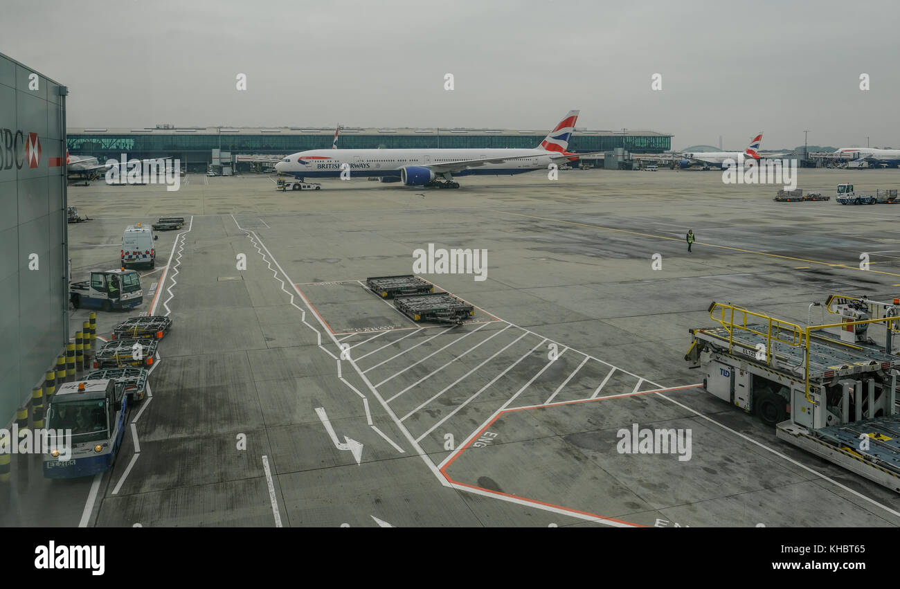 Heathrow apron hi-res stock photography and images - Alamy