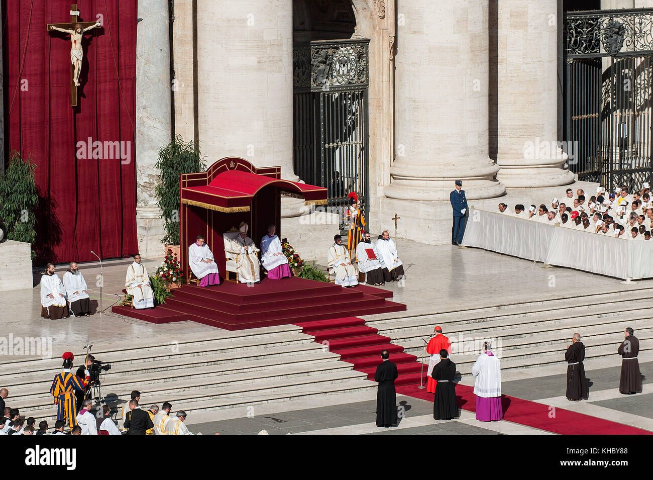 Pope Francis celebrates the canonization Mass of of 35 new saints of ...