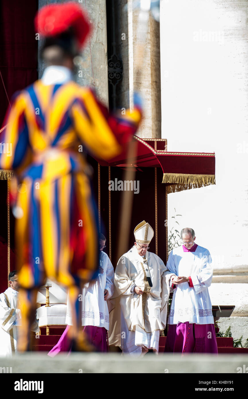 Pope Francis arrives to celebrates the Mass Of canonization of 35 new ...