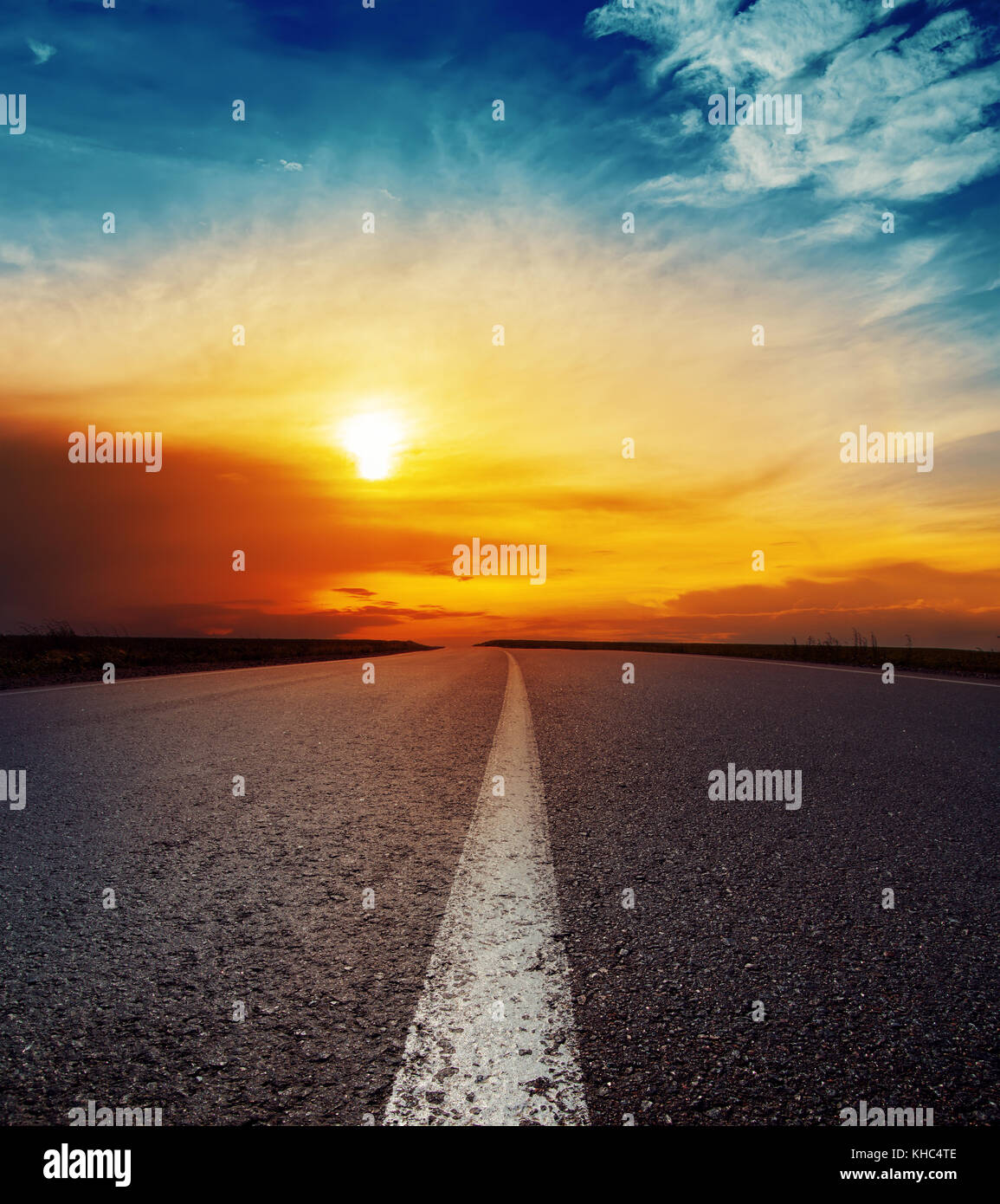 Good cloudy sky road hi-res stock photography and images - Alamy