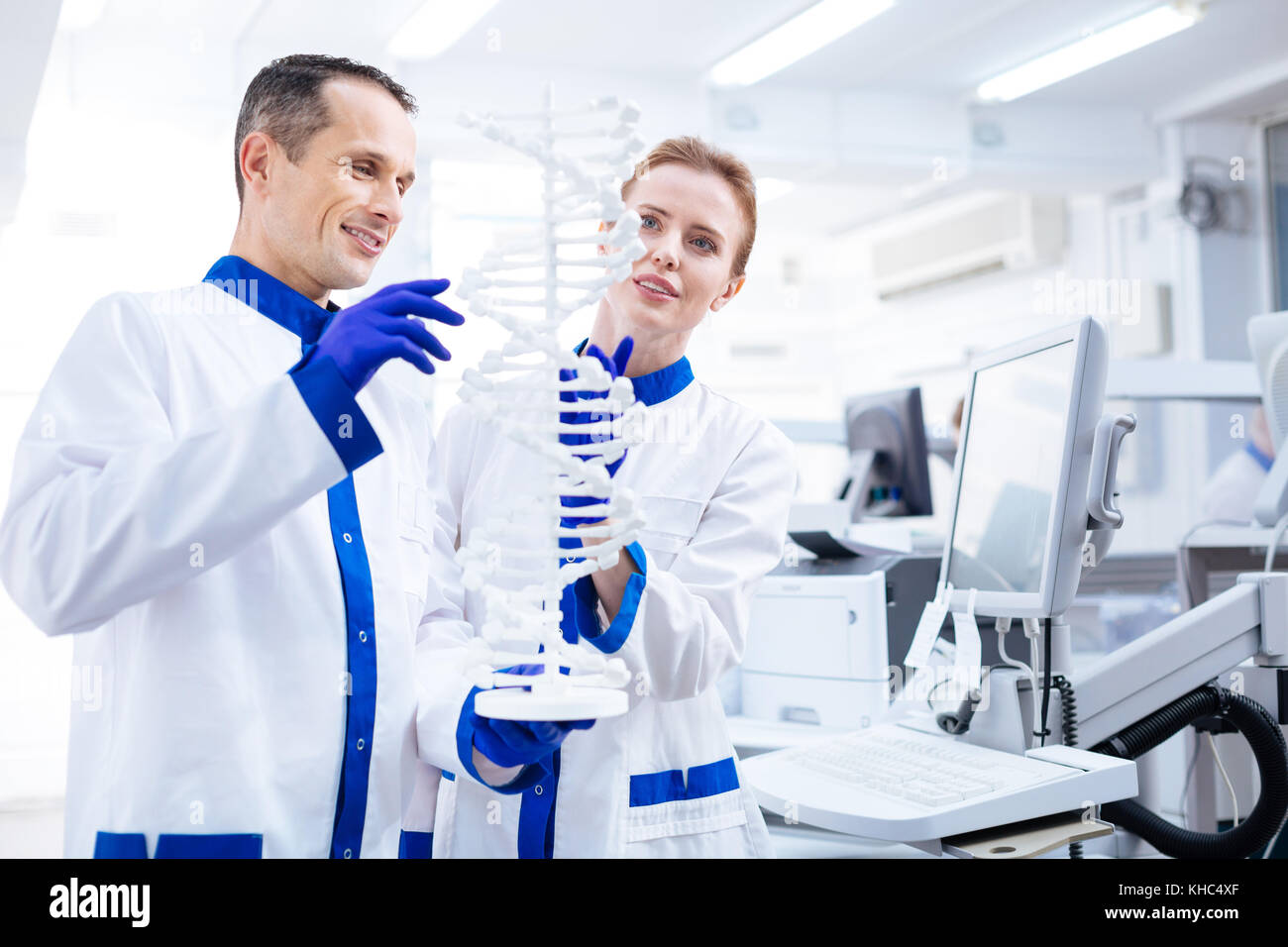 Team of scientists lab hi-res stock photography and images - Alamy