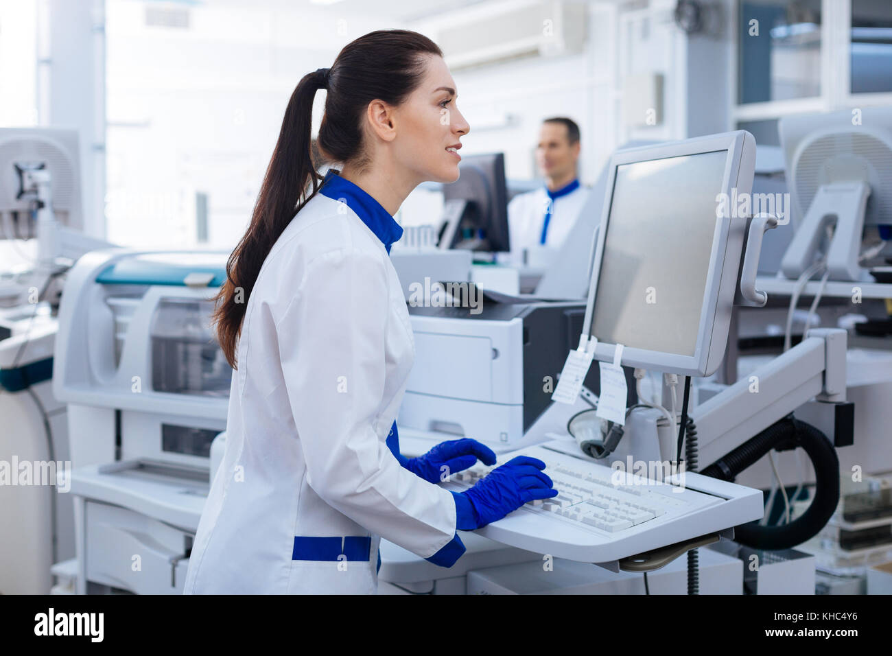Microbiology lab computer hi-res stock photography and images - Alamy