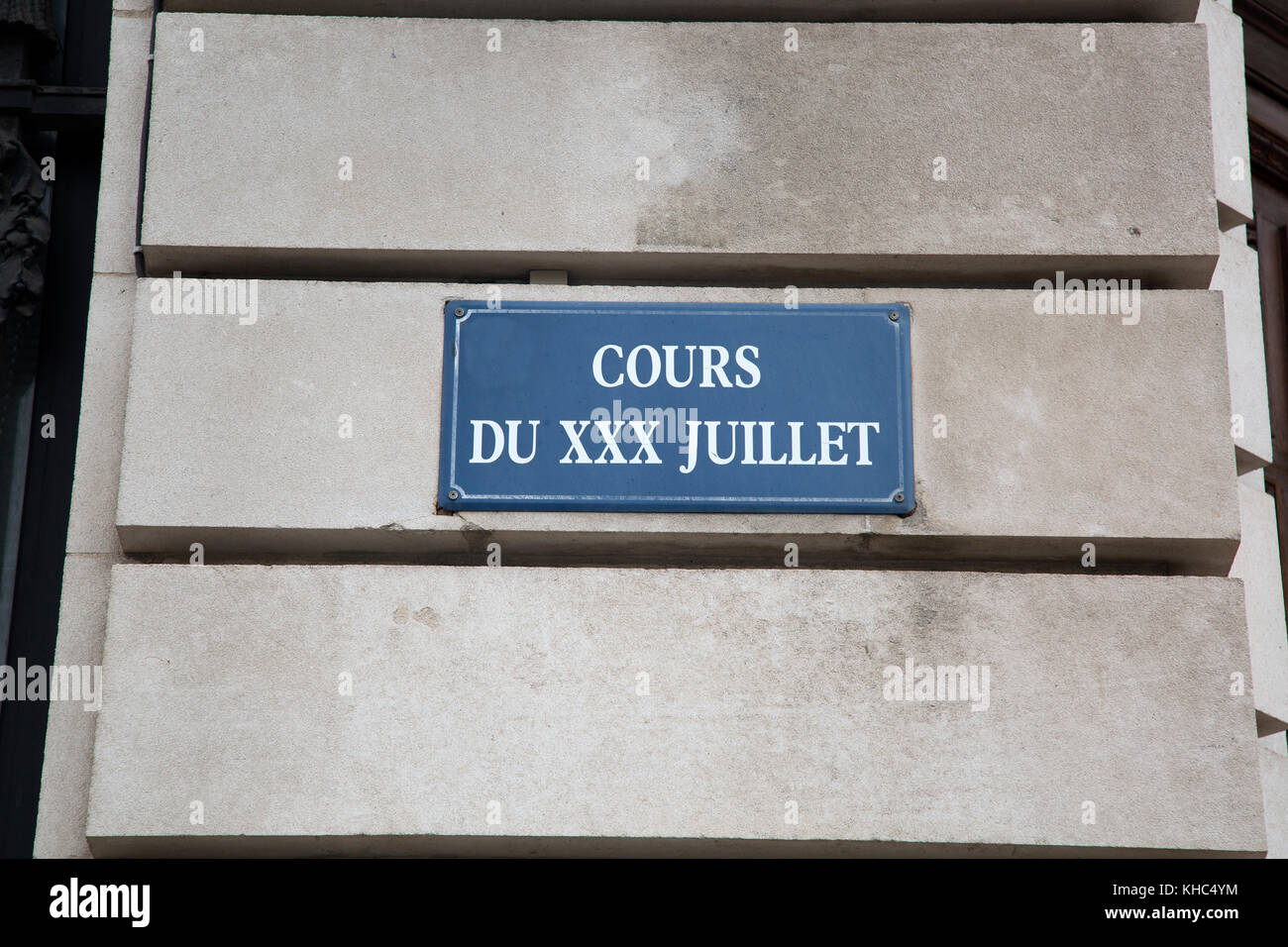 Bordeaux road sign hi-res stock photography and images - Alamy